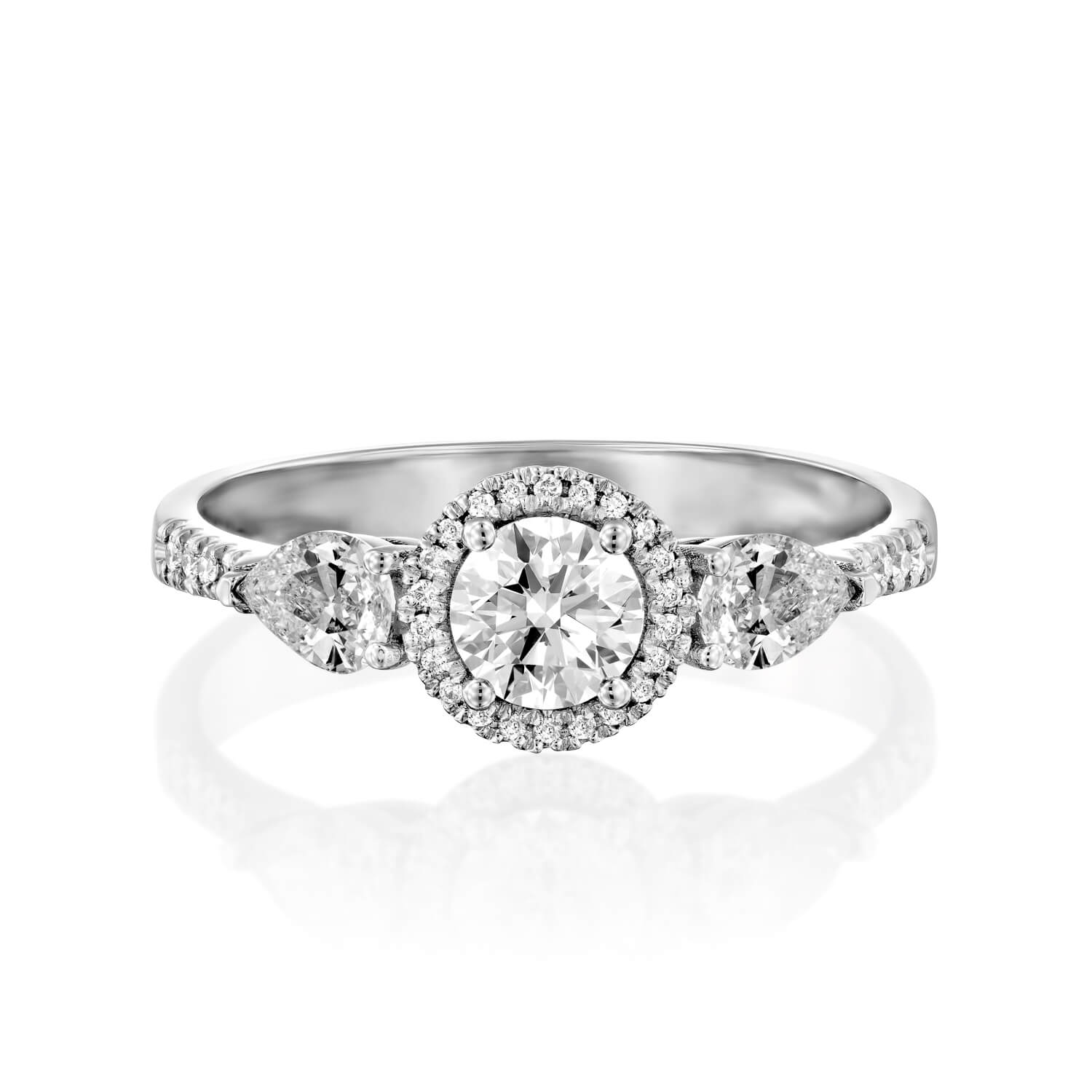 A Special And Luxurious Engagement Ring - DIAMOND HOUSE